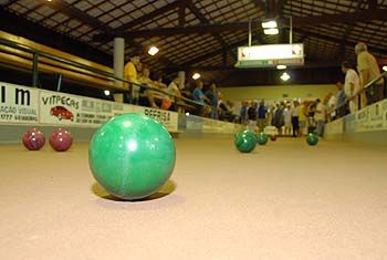 Idosos mostram que jogar bocha não é apenas uma brincadeira em Jardim ...