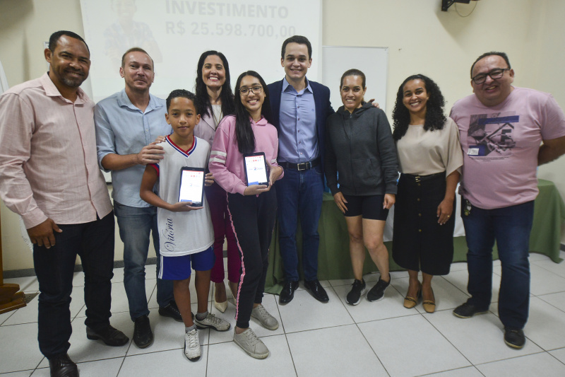 Educação mais conectada: estudantes de Vitória recebem tablets com ...