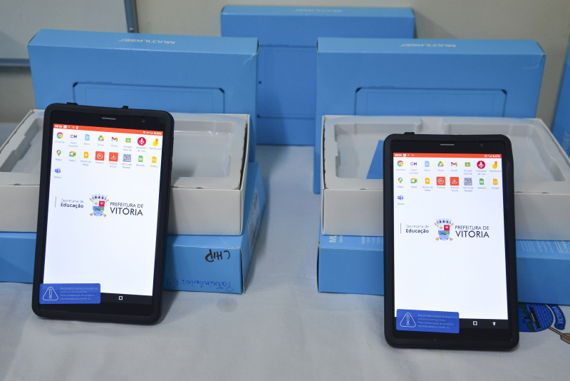 Educação mais conectada: estudantes de Vitória recebem tablets com ...